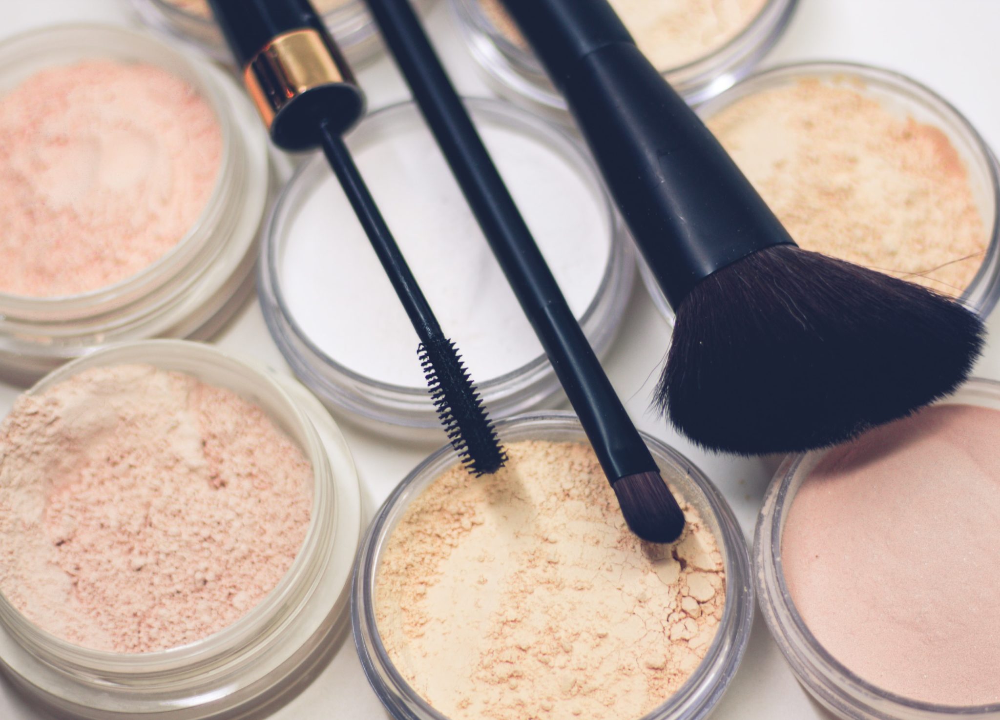🏅 7 Best Setting Powders for Dry Skin in 2022 | ClothedUp
